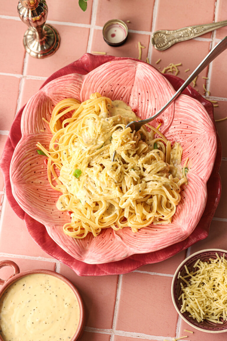 CREAMY GARLIC PARM SAUCE (10 MINUTES!) - Delciously Nikki