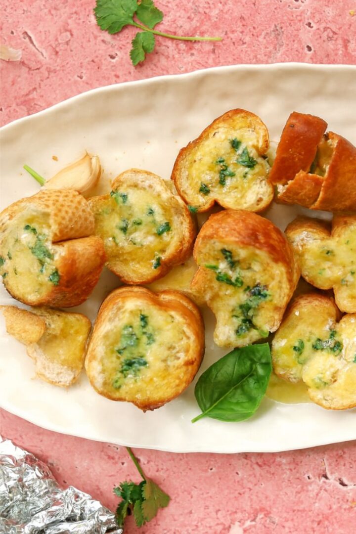 THE BEST STUFFED GARLIC BREAD (SO CHEESY!) - Delciously Nikki