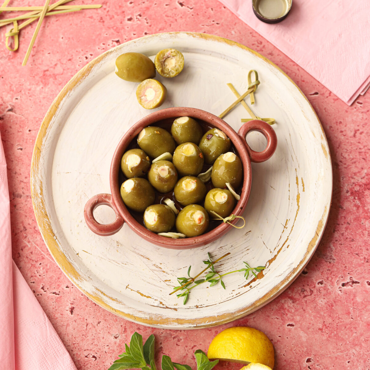 STUFFED OLIVES WITH CREAM CHEESE AND SWEET CHILLI - Delciously Nikki