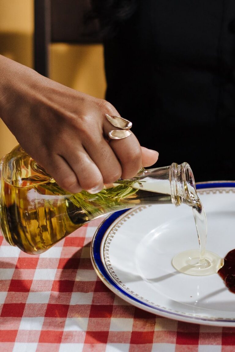 10 VEGETABLE OIL SUBSTITUTES (WITH A CHART!) - Delciously Nikki