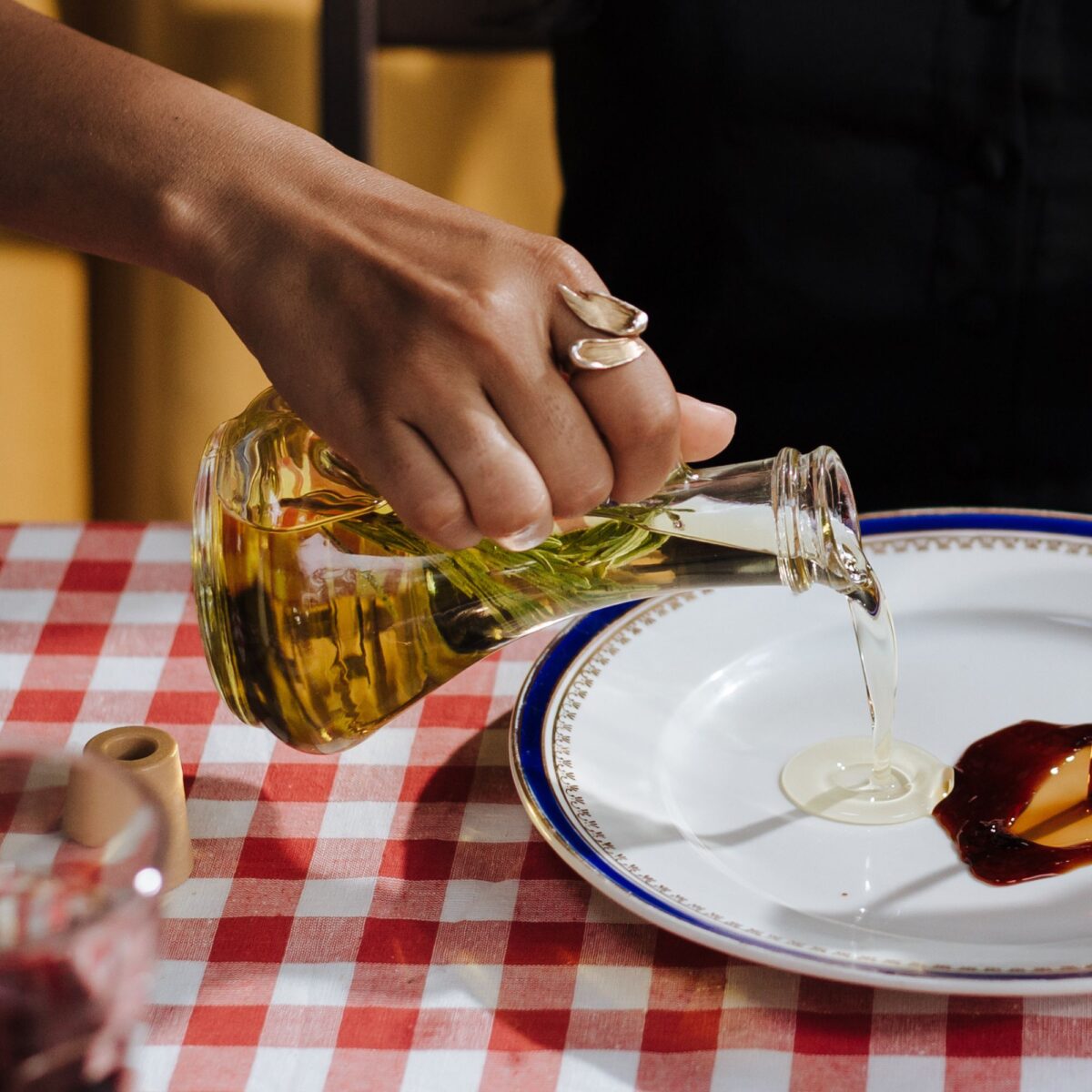 10 VEGETABLE OIL SUBSTITUTES (WITH A CHART!) - Delciously Nikki